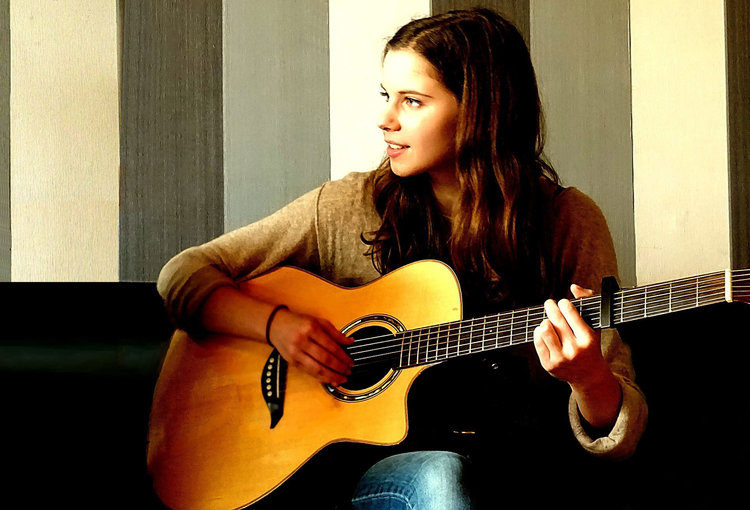 Zoe Wren and Minnie Birch – Folk and Roots