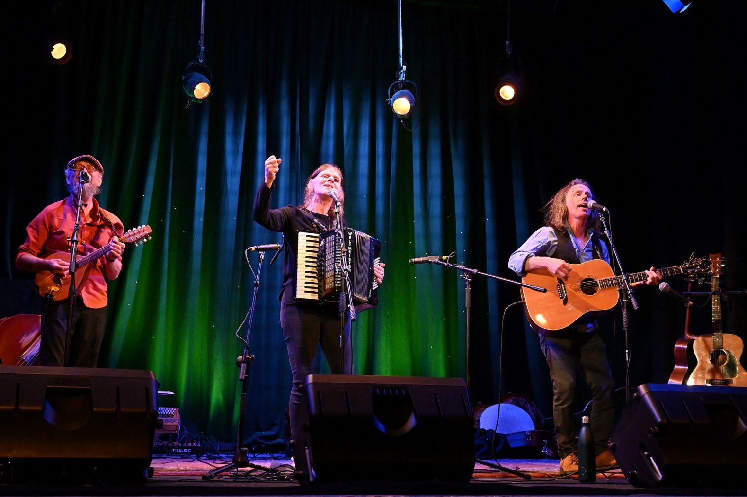 The John Ward Trio – Folk and Roots
